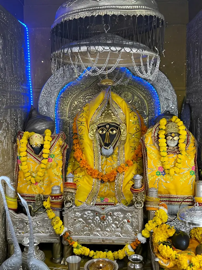 Baglamukhi Temple (Kangra), Himachal Pradesh - Musafirr