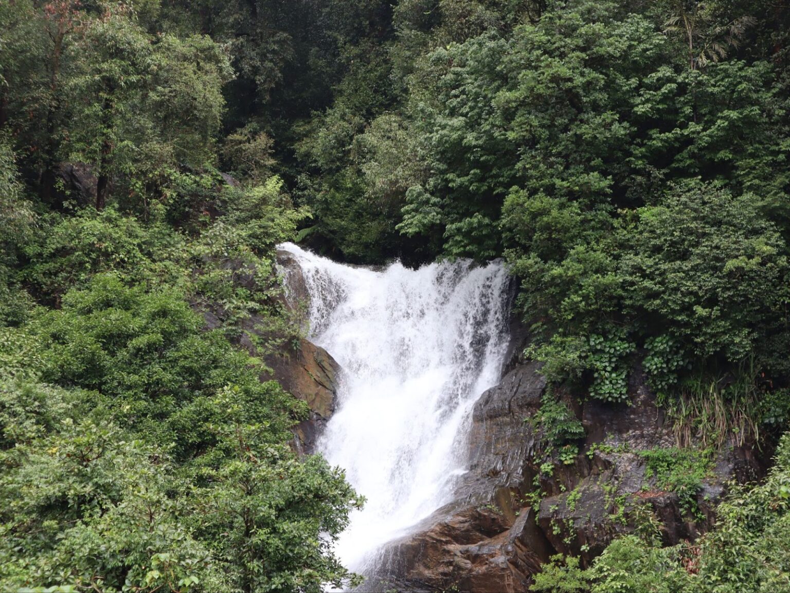 Kadambi Waterfall, Kundremukh - Sringeri